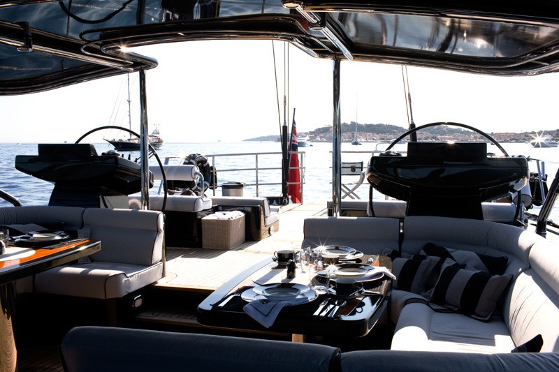 Yacht MOONBIRD, Fitzroy Yachts Limited | CHARTERWORLD Luxury Superyacht ...